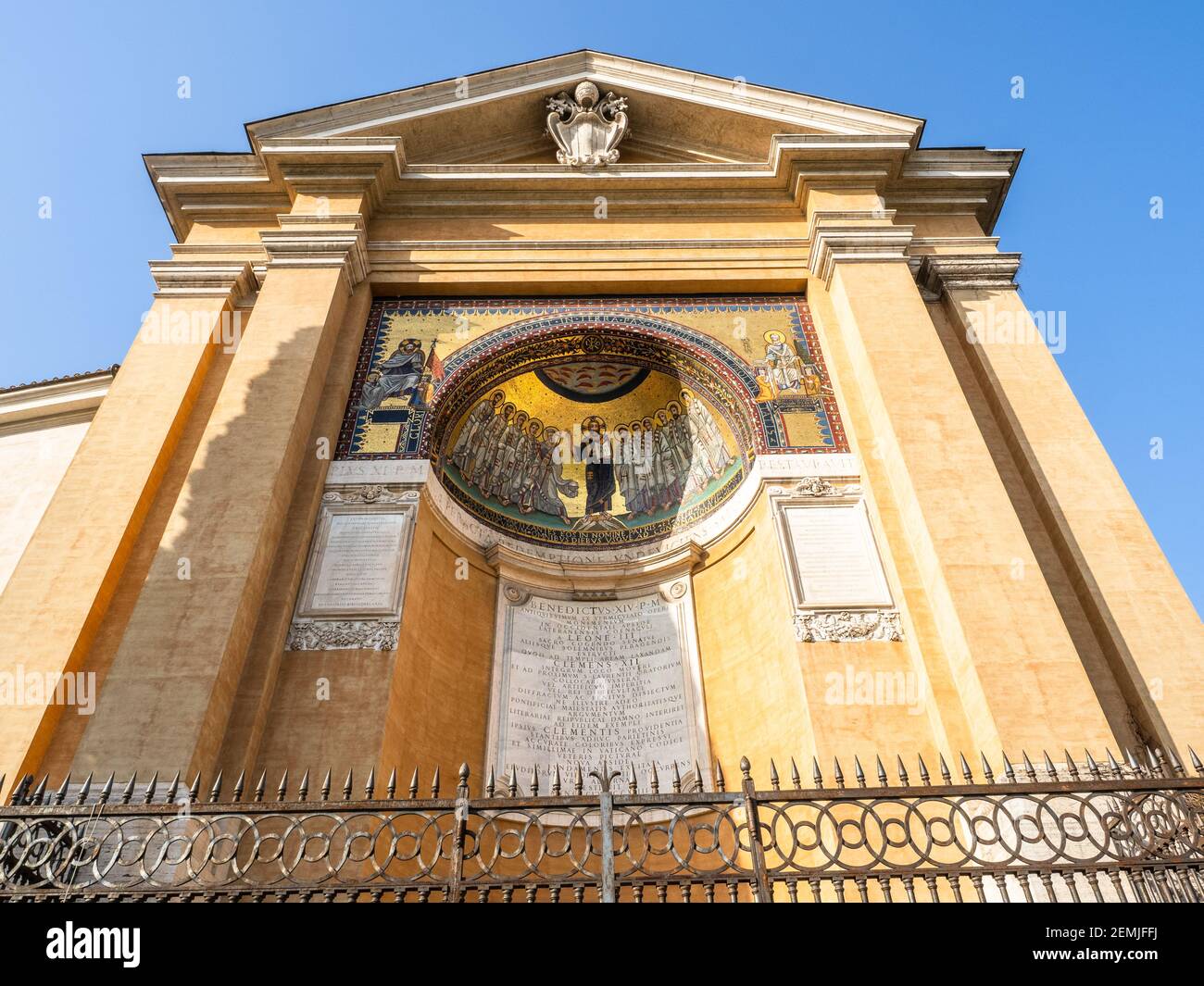 Triclinium roman hi-res stock photography and images - Alamy