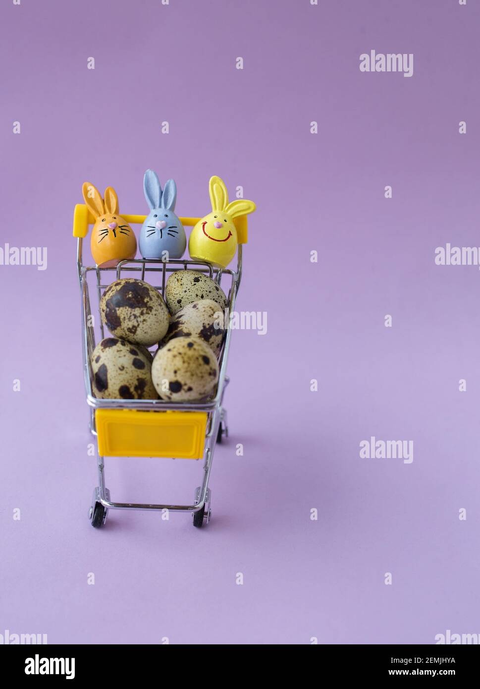 Eggs shopping trolley basket hi-res stock photography and images - Alamy