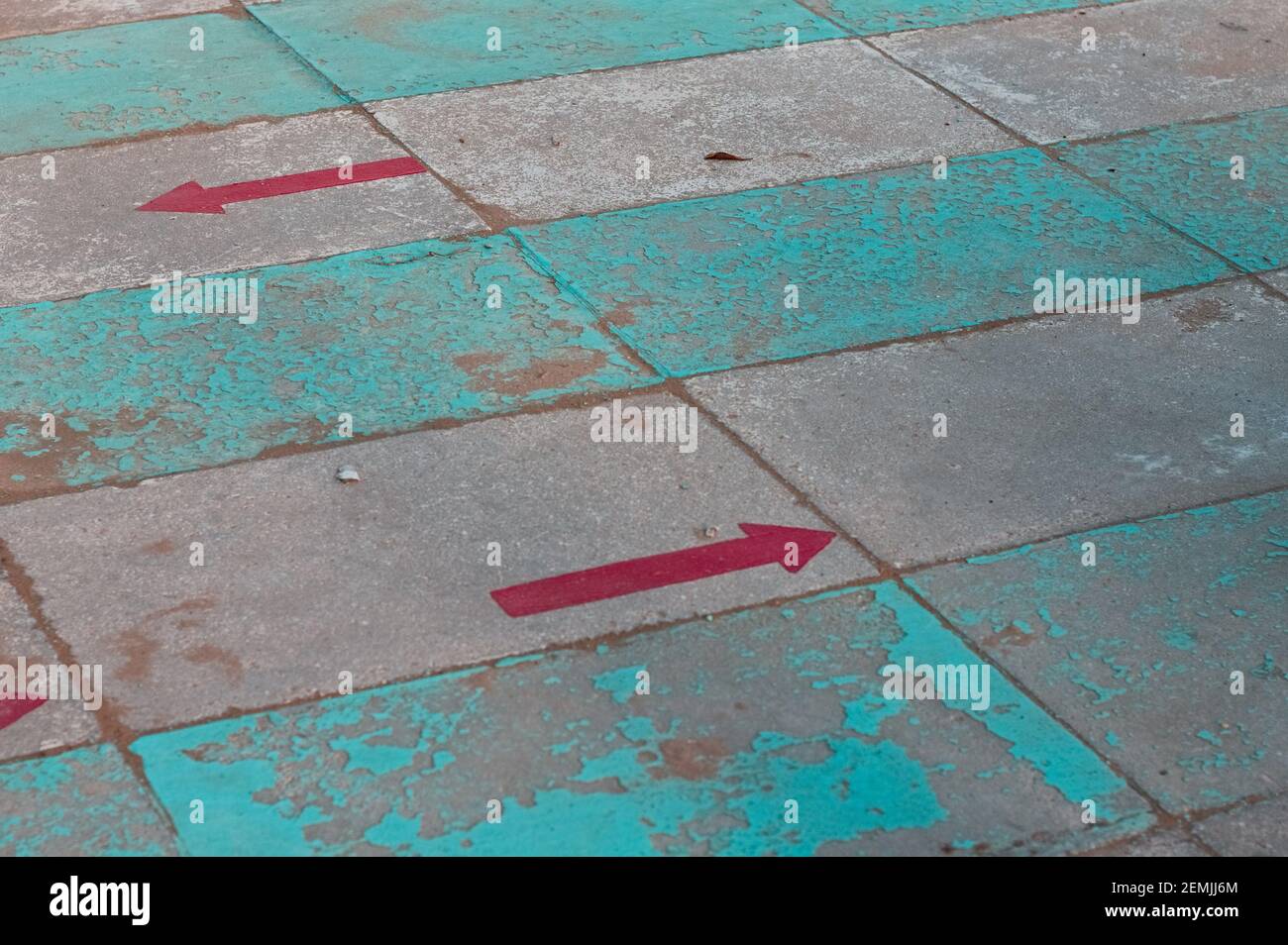 Pedestrian walkway arrows sign hi-res stock photography and images - Alamy