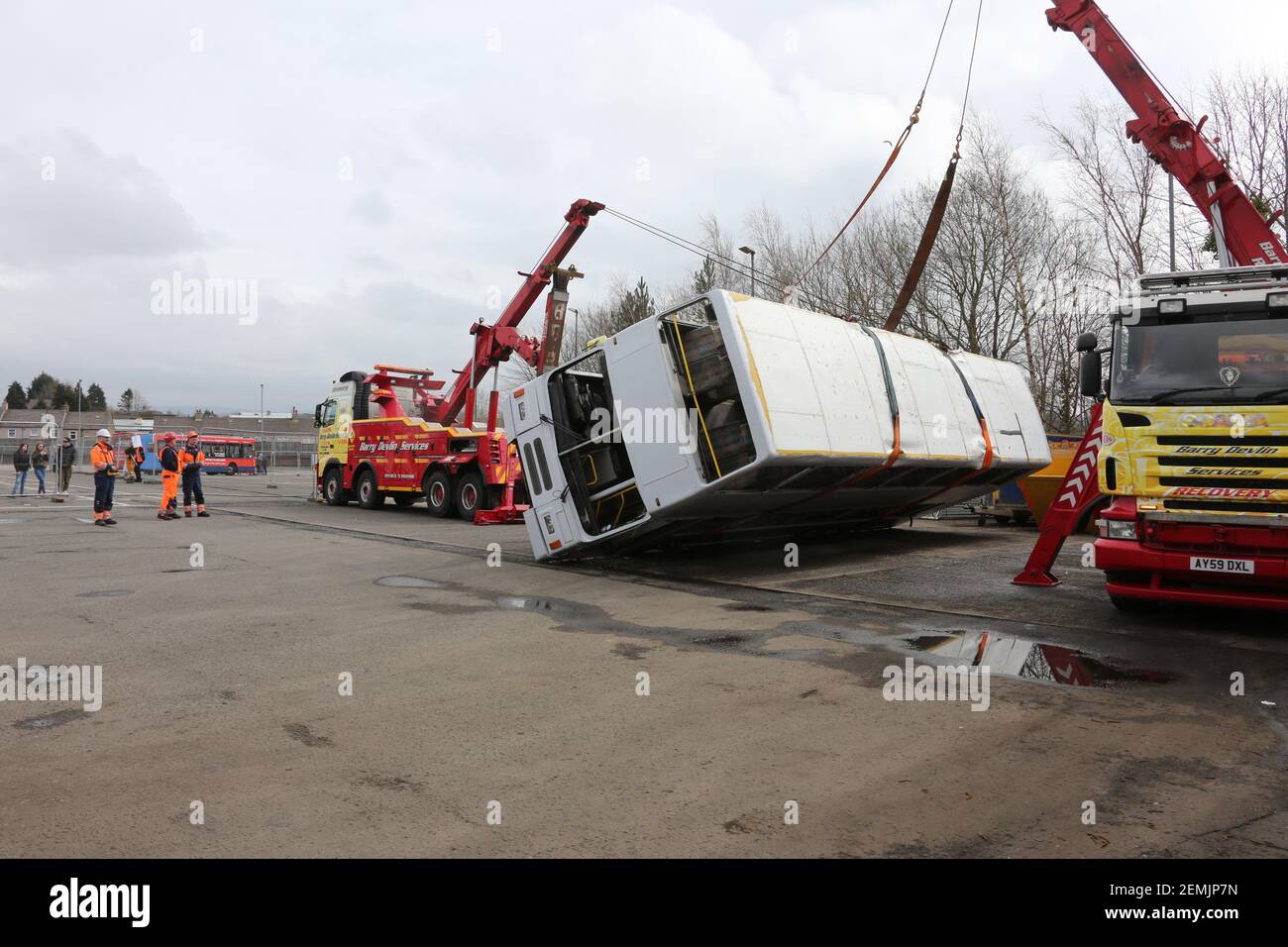 Tilting a double decker bus hi-res stock photography and images - Alamy