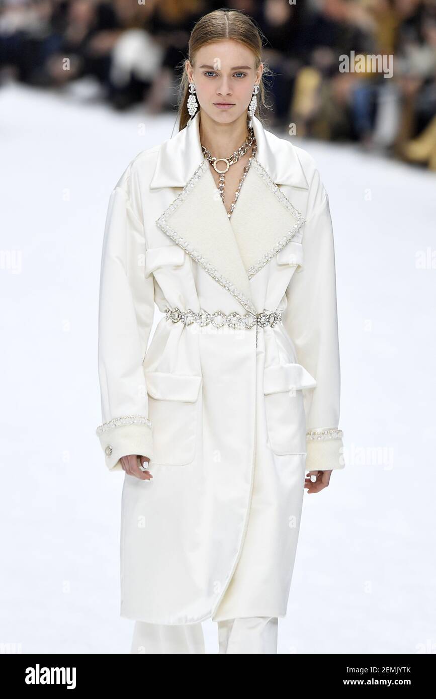 Model Sarah Dahl walks on the runway during the Chanel Ready To Wear ...