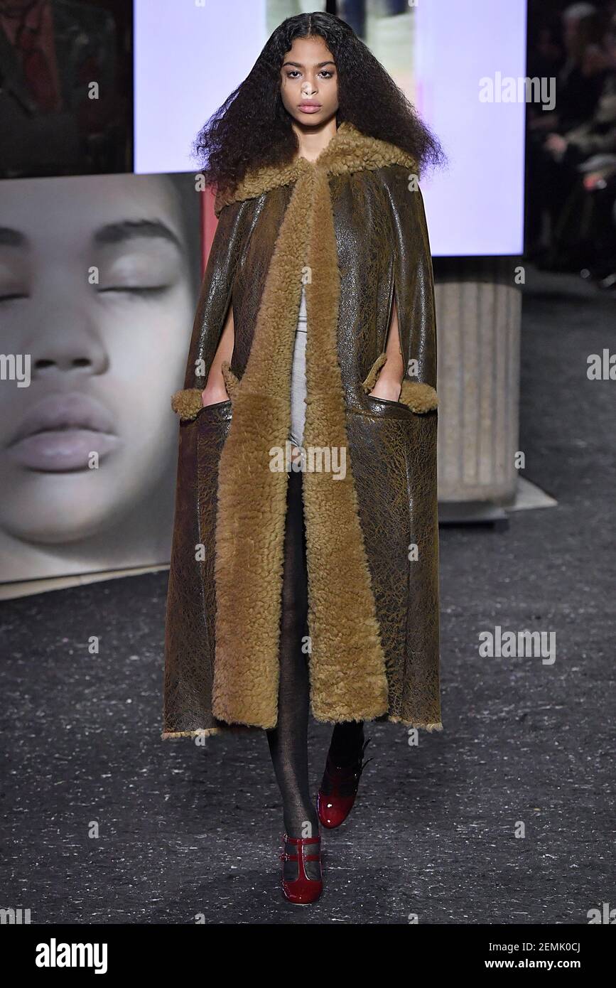 Zoe Thaets walks on the runway during the Miu Miu Ready To Wear Fashion ...