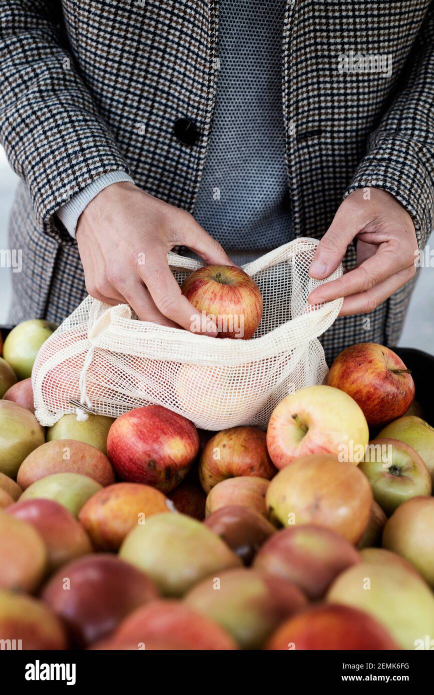 Greengrocer grocer commercial commerce hi-res stock photography and ...