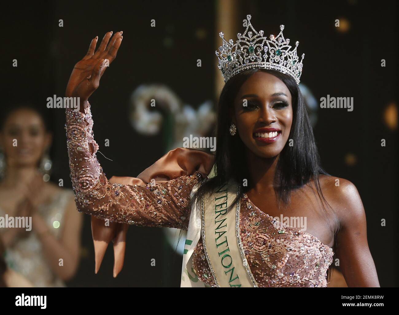 A beauty contestant from USA, Jazell Barbie Royale (L) seen waving ...