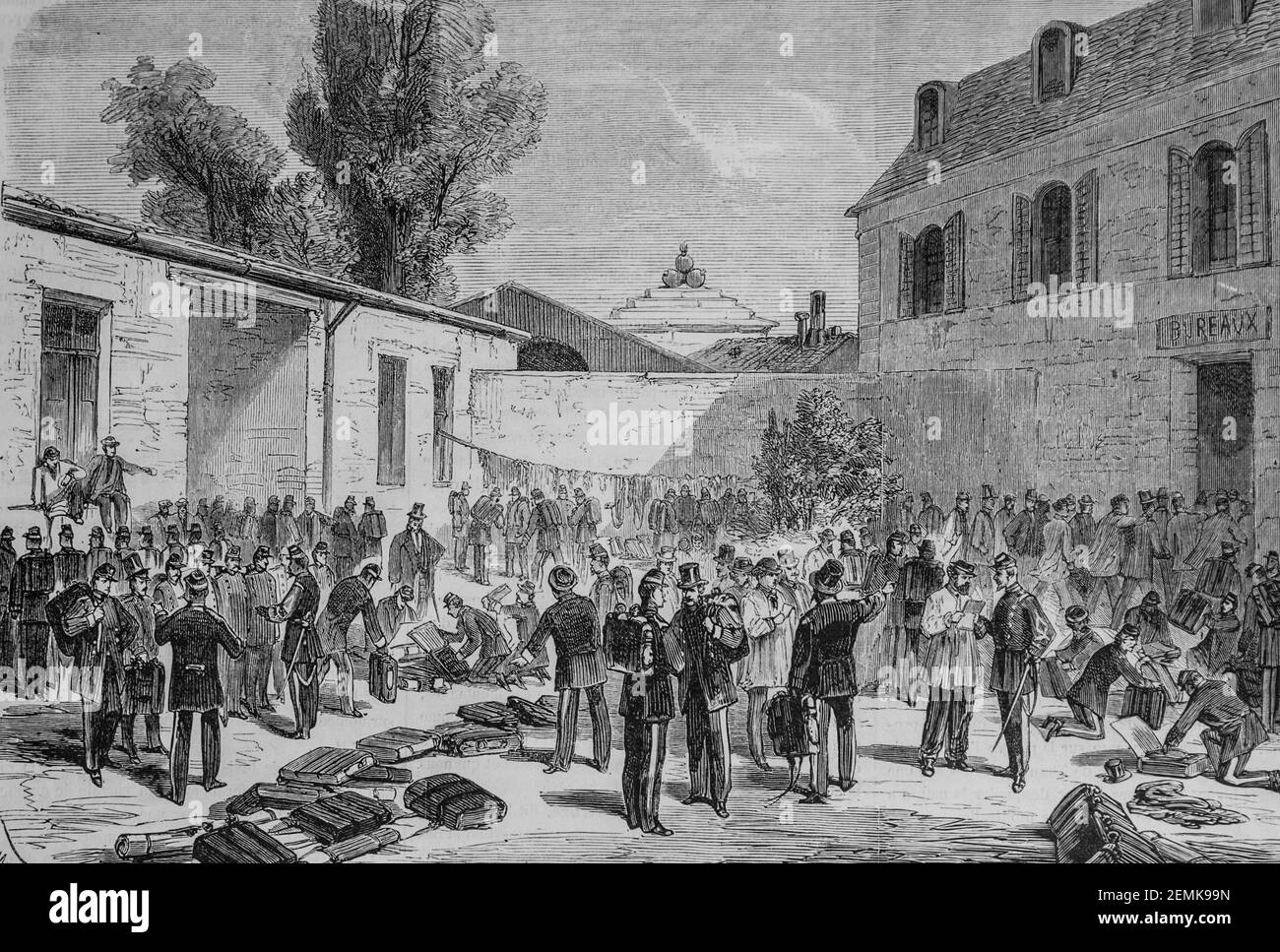 distribution d'equipements militaires aux gardes mobiles a l'hotel des ...