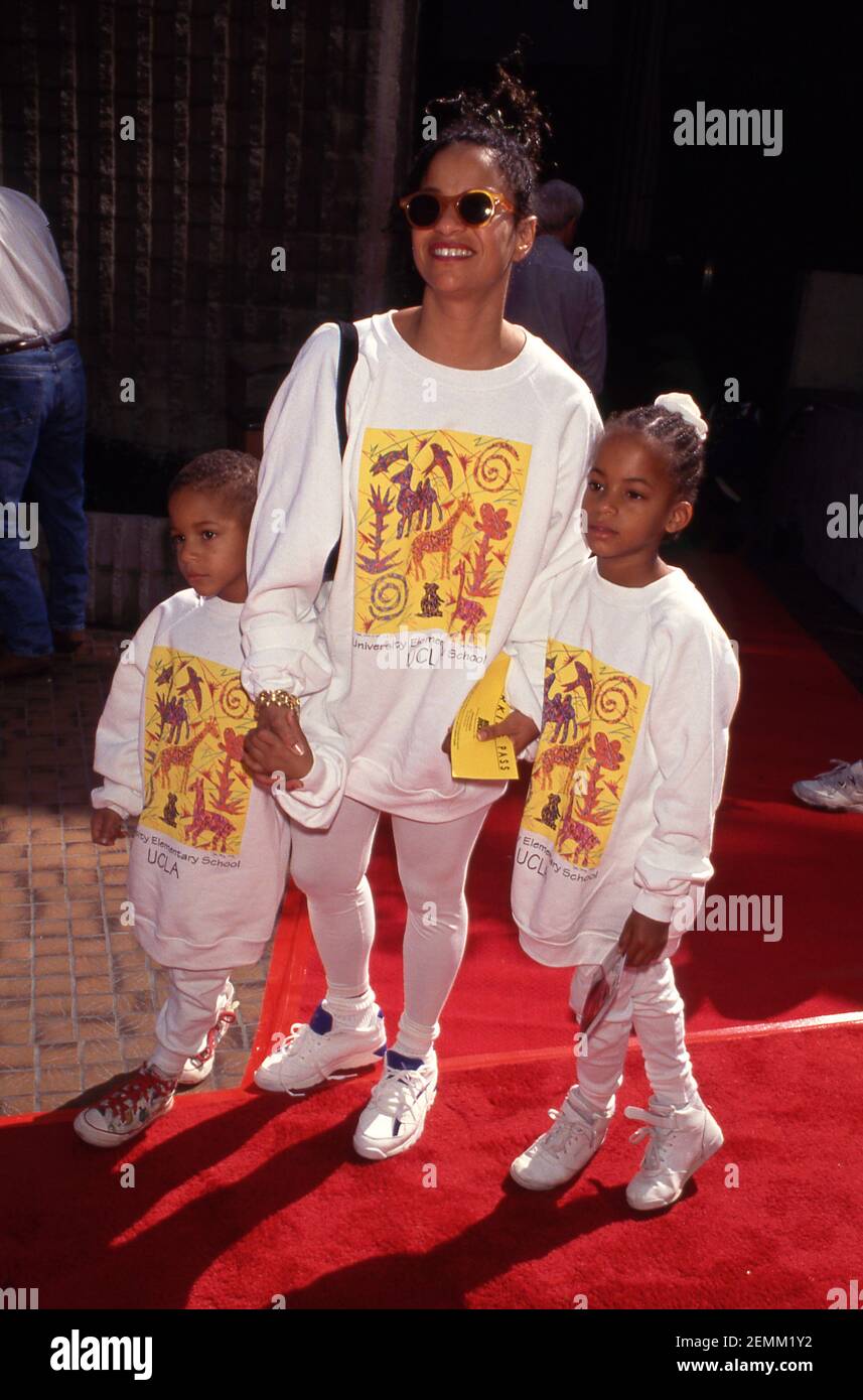 Debbie Allen 1990 Credit: Ralph Dominguez/MediaPunch Stock Photo - Alamy
