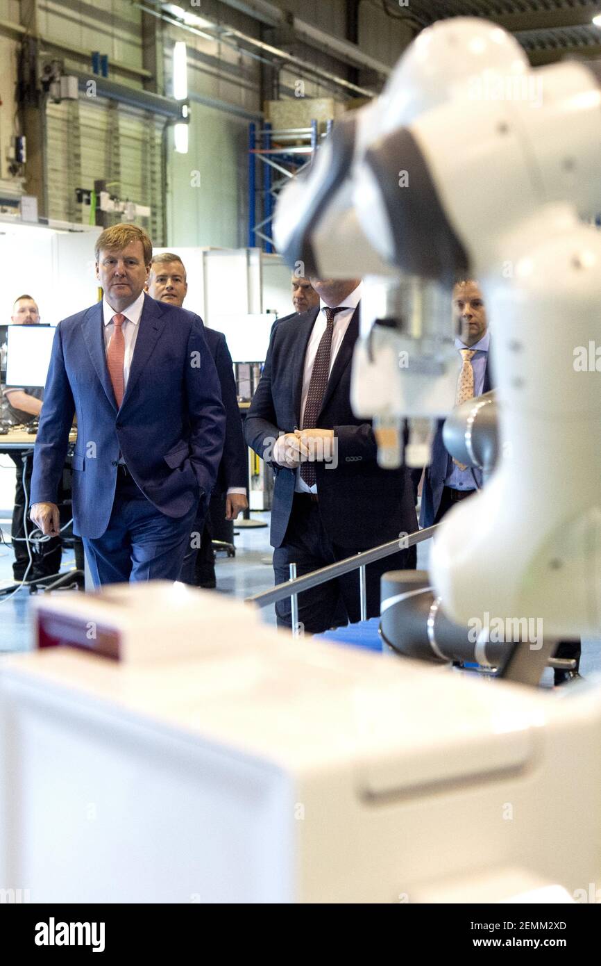 King Willem-Alexander visiting Joustra Stoelverzorgers and AWL-Techniek ...