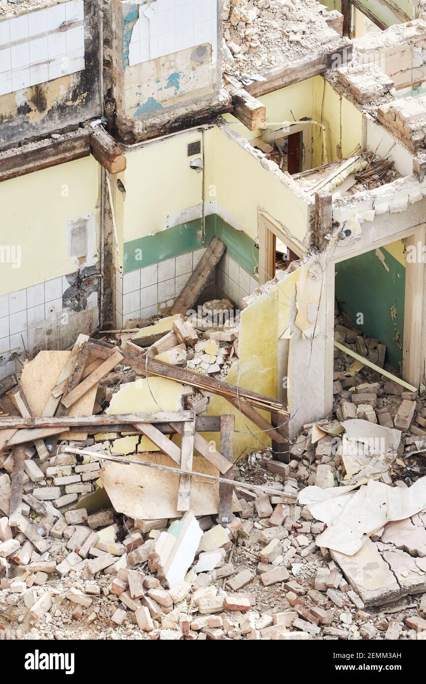 Building explosion hi-res stock photography and images - Alamy