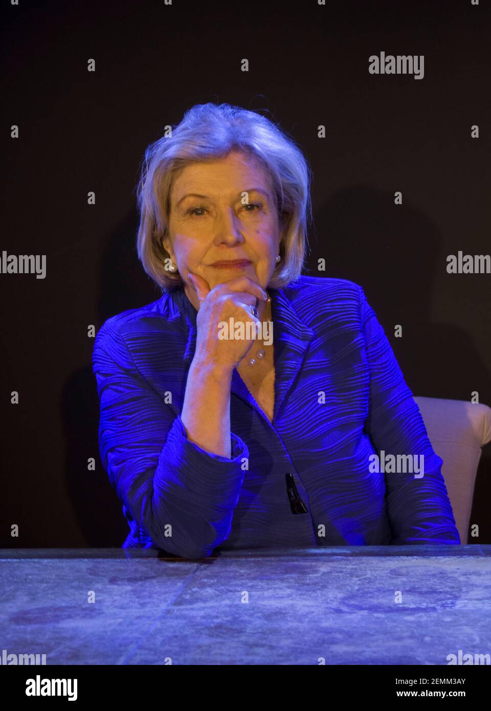 Actress anne reid hi-res stock photography and images - Alamy