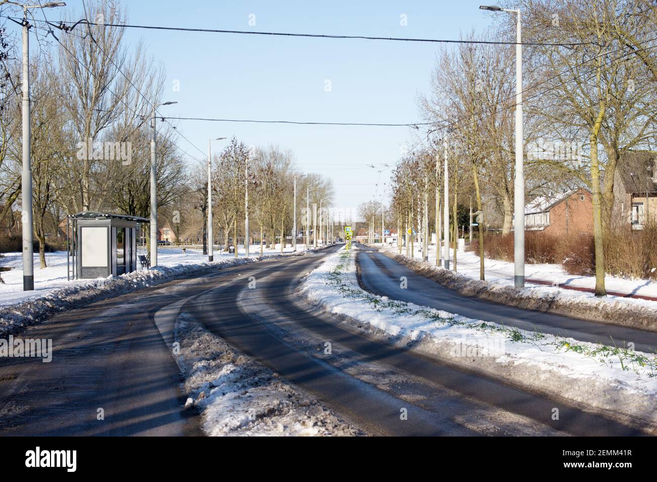 Empty road in dutch residential area in the winter with snow Stock ...