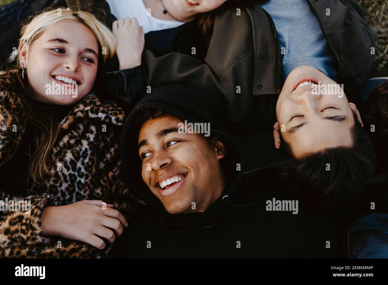 Friends lying down hi-res stock photography and images - Alamy