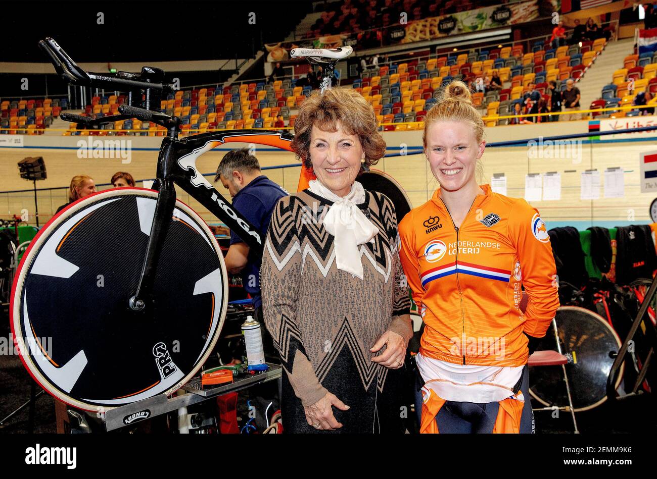 Princess Margriet with Caroline Groot worldchampion 500 meters ...