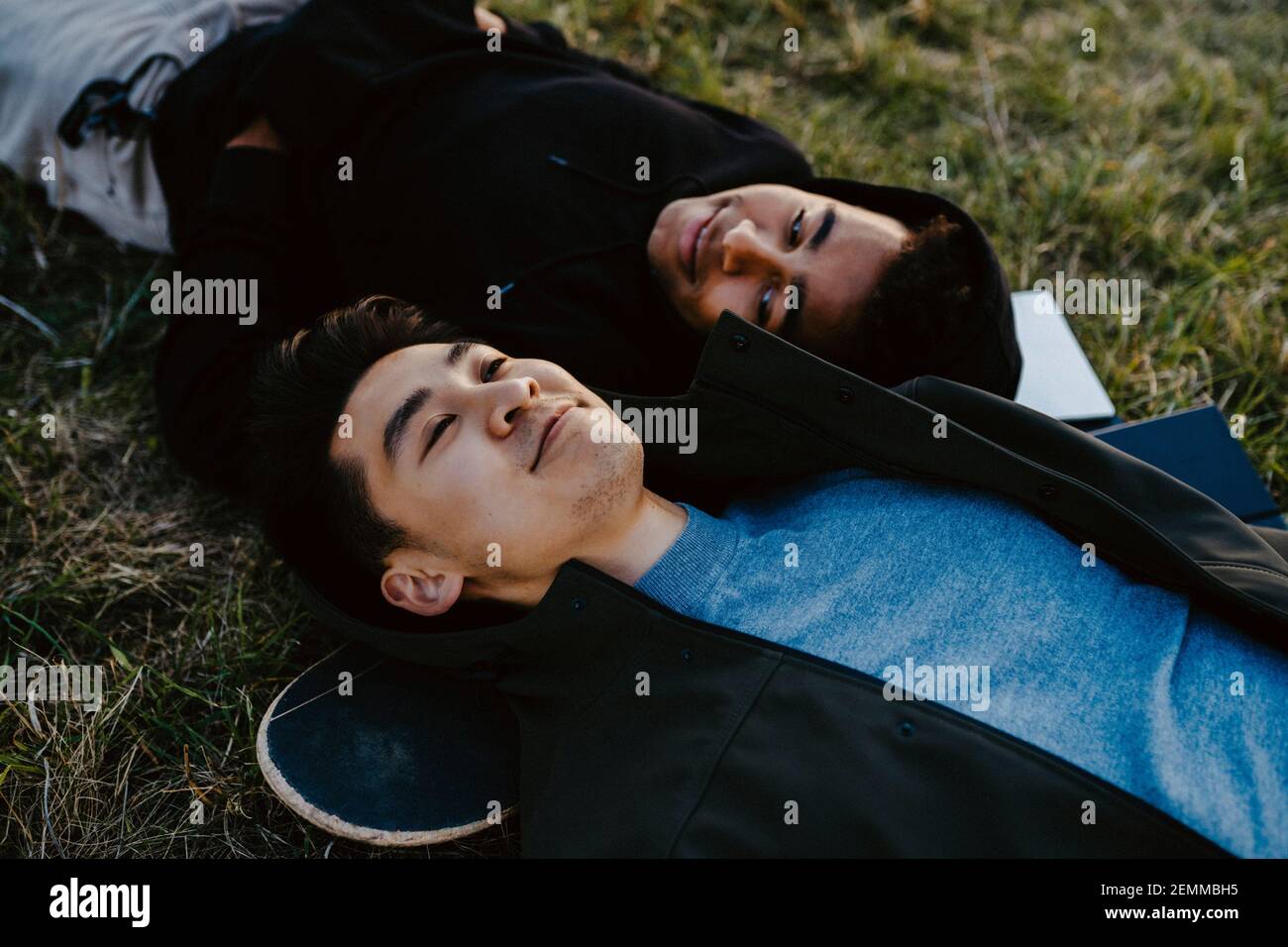 Friendship group friends lying down hi-res stock photography and images ...