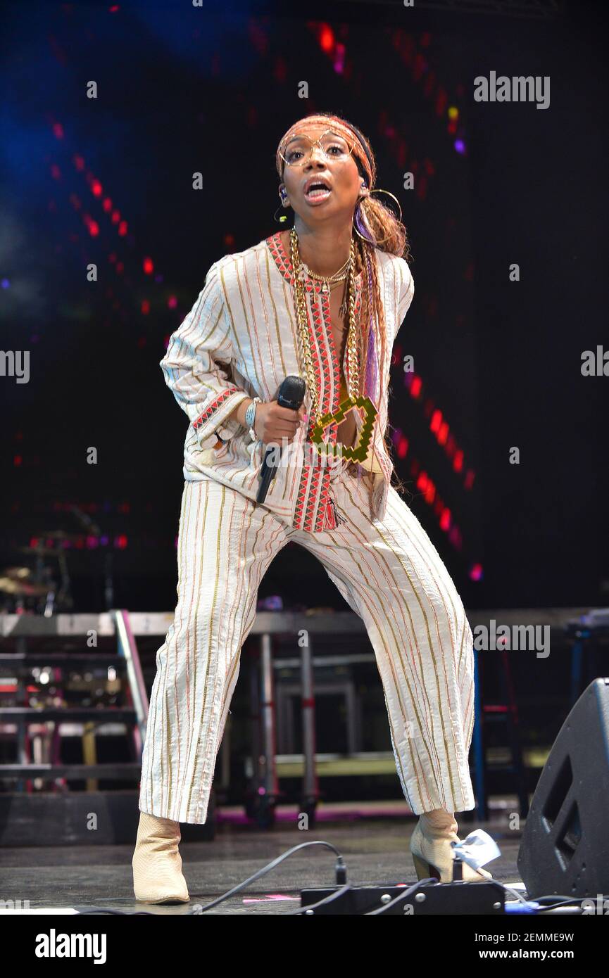 Brandy performs during the 14th Annual Jazz in the Gardens Music ...