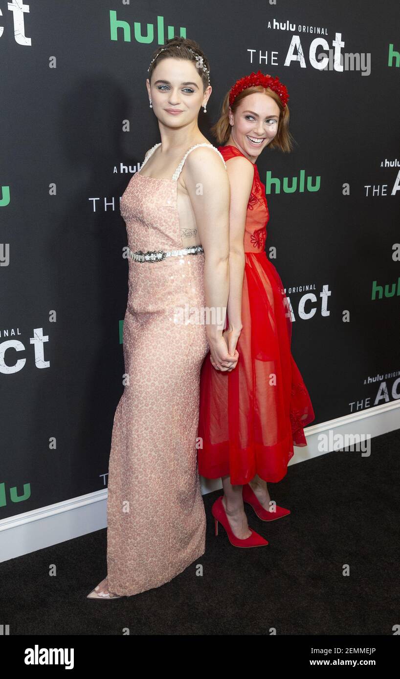 Joey King wearing dress by Markarian & AnnaSophie Robb wearing dress by ...