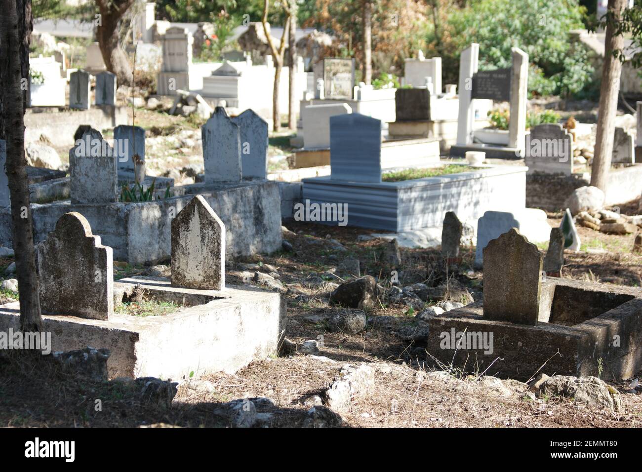 Tombstone and graves in an ancient Muslim graveyard Stock Photo - Alamy