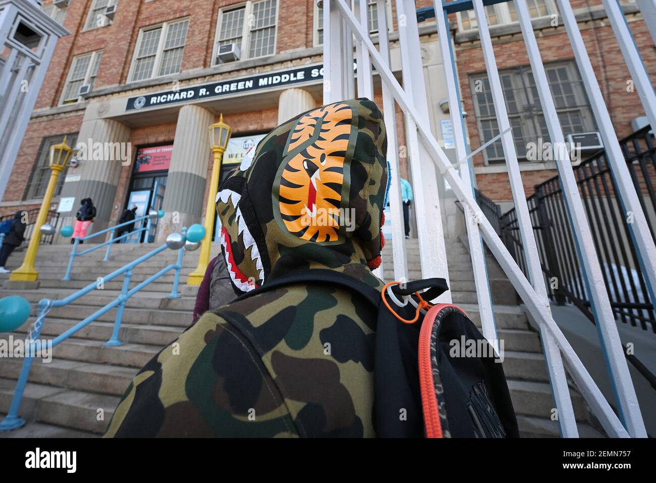 Schools returning hi-res stock photography and images - Alamy