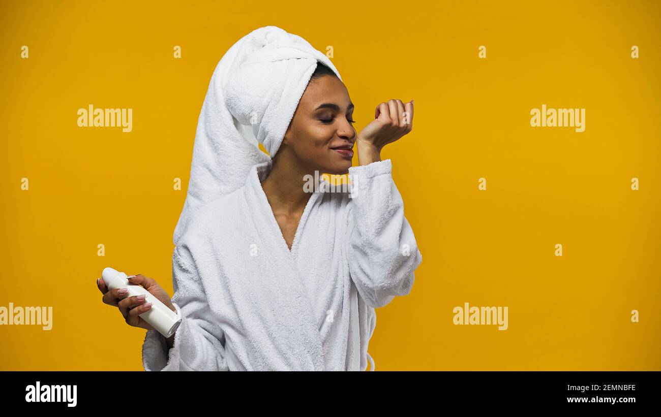 Smelling hand hi-res stock photography and images - Alamy