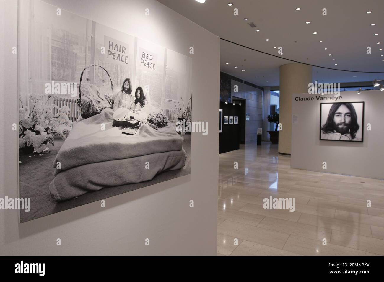 John Lennon and Yoko Ono’s bed-in for Peace 50 years photography ...