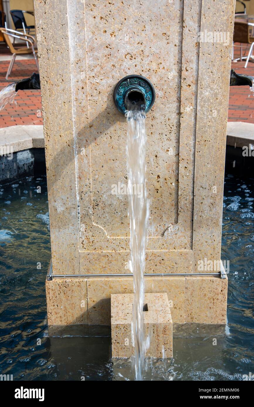Pouring water fountain hi-res stock photography and images - Alamy