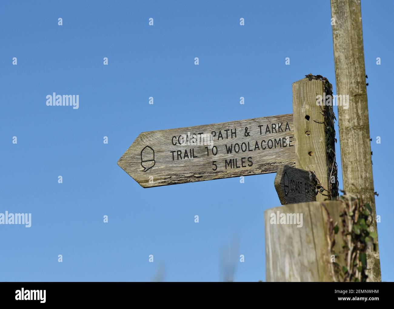 Footpath Signs, Baggy Point, North Devon Coast Stock Photo - Alamy