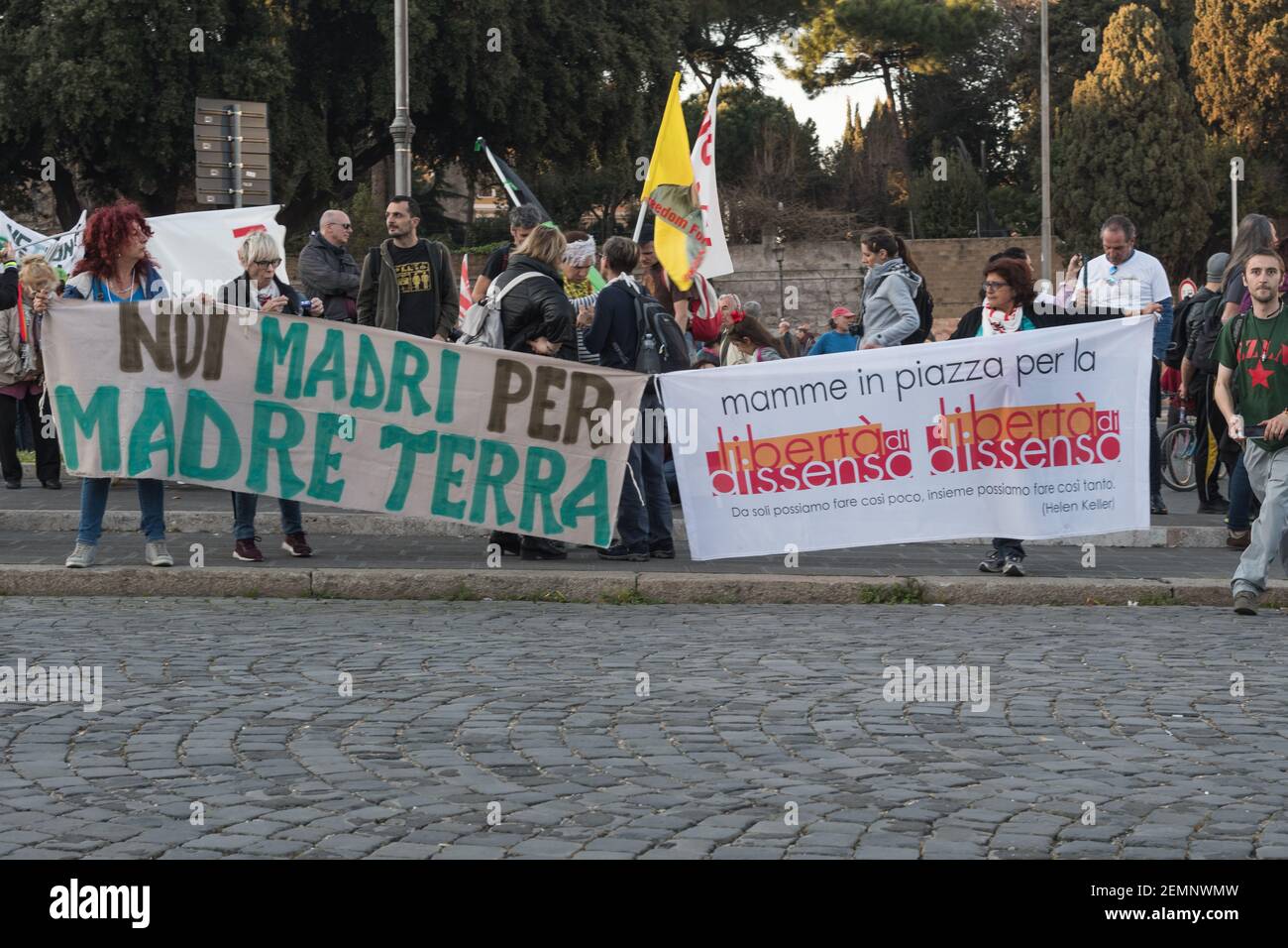 (3/23/2019) Thousands of people demonstrated to stop global warming and ...