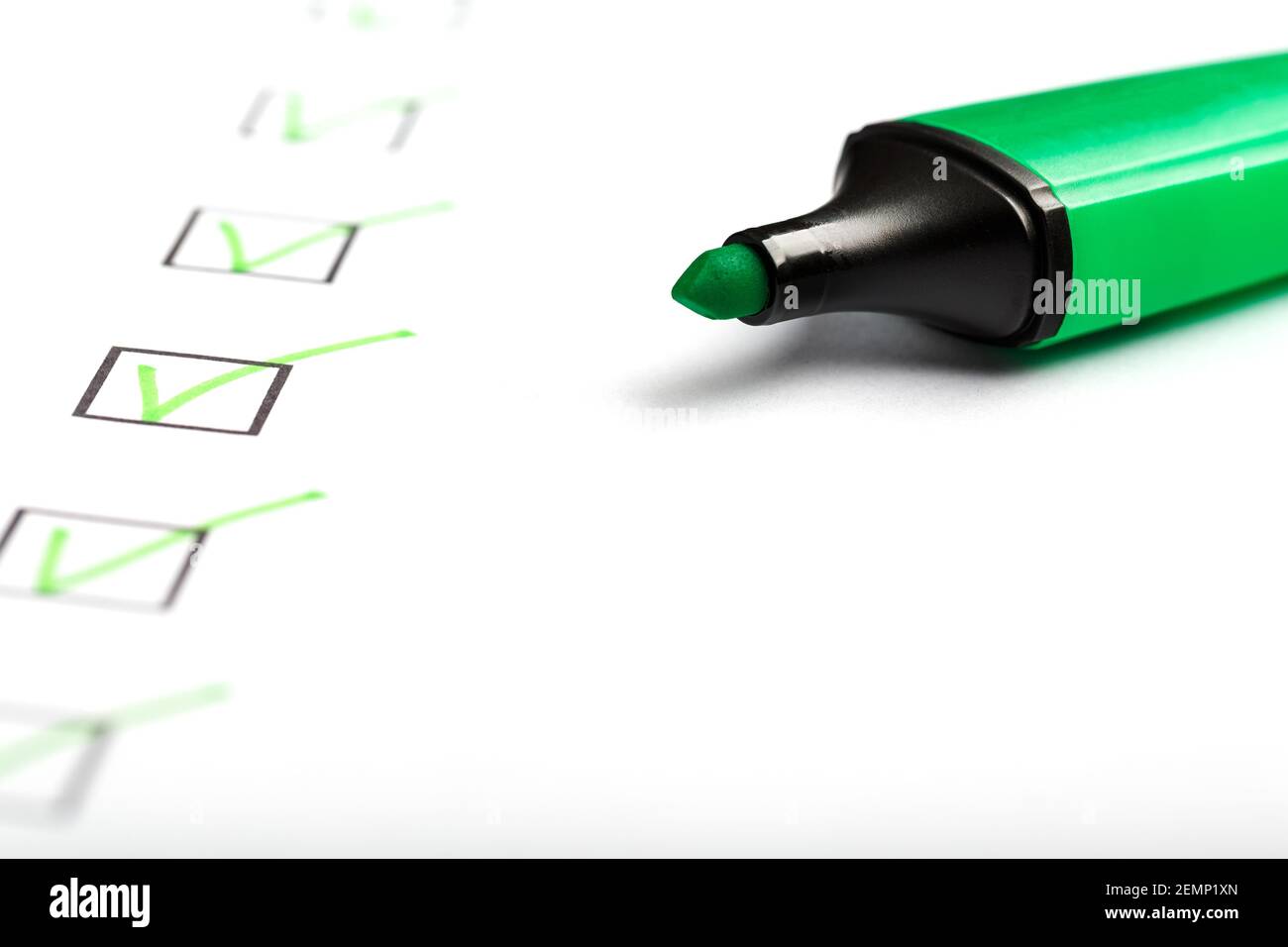 Green marker with markers on the checklist sheet. Checklist completed ...