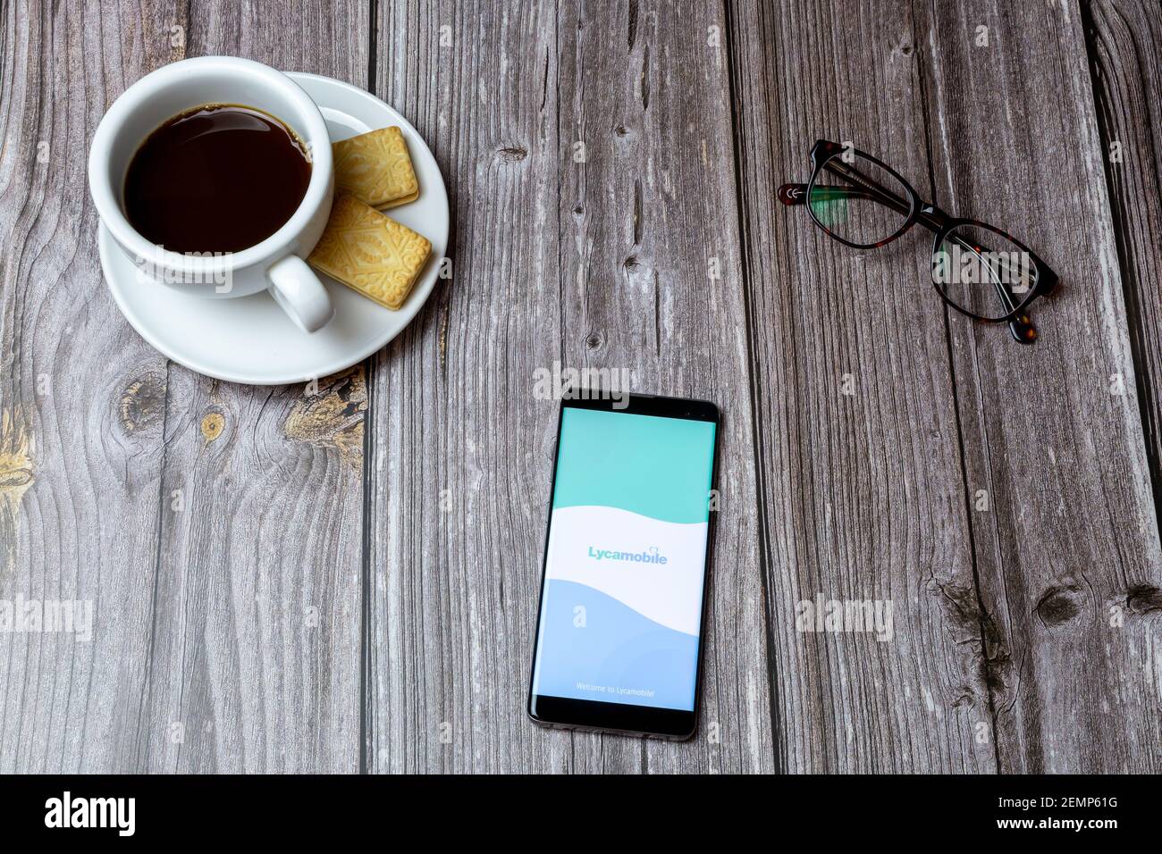 Lycamobile app hi-res stock photography and images - Alamy