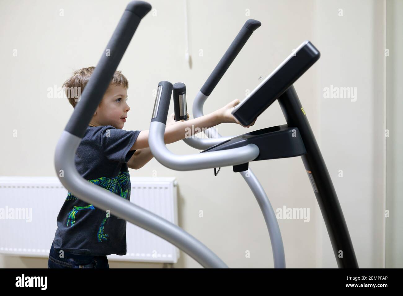 Treadmill kid hi-res stock photography and images - Alamy