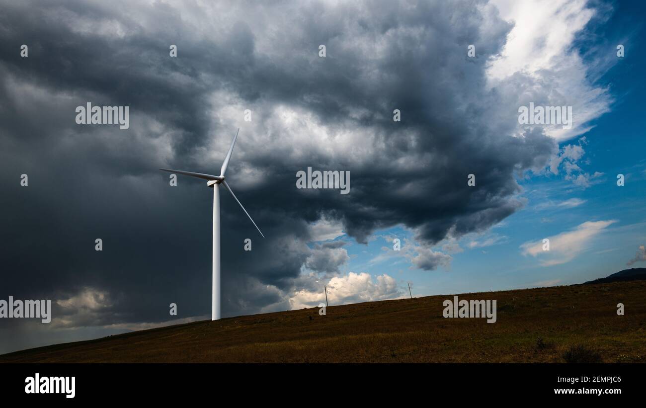 Wind turbine preparing for work under storm conditions in Kittitas ...