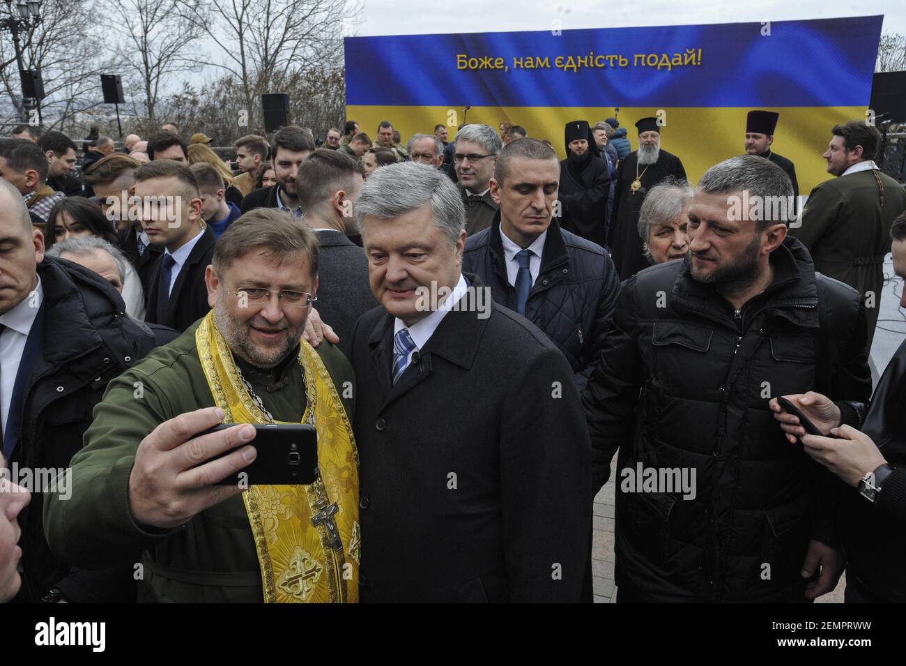 Ukraine's President Petro Poroshenko seen posing for a photo with ...