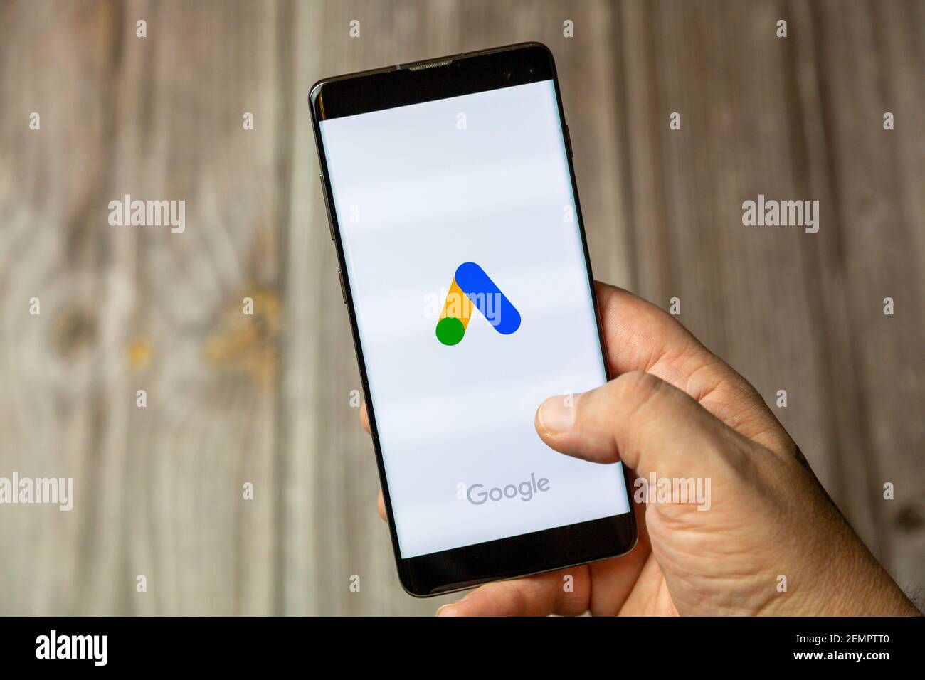 Smart screen ads hi-res stock photography and images - Alamy