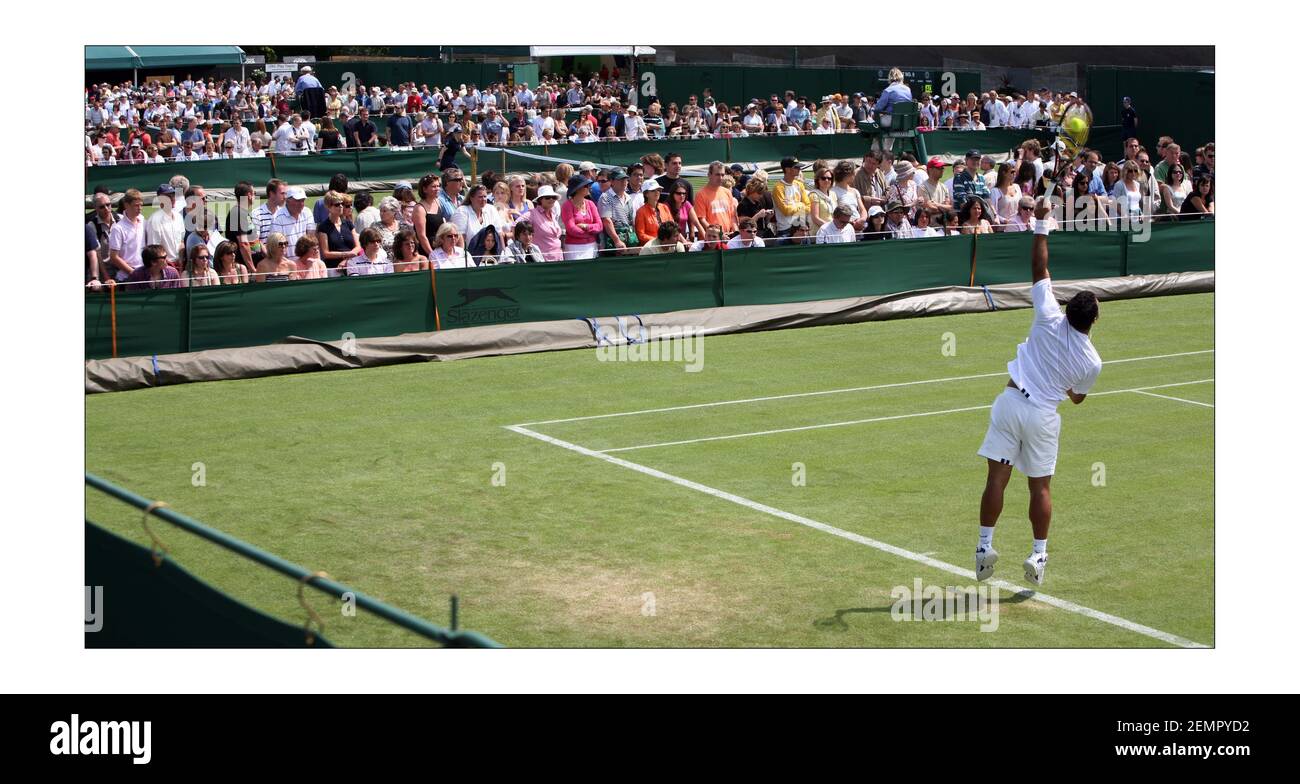 Day ONE of Wimbledon @008.... Crouds rush in to enjoy the glorious ...