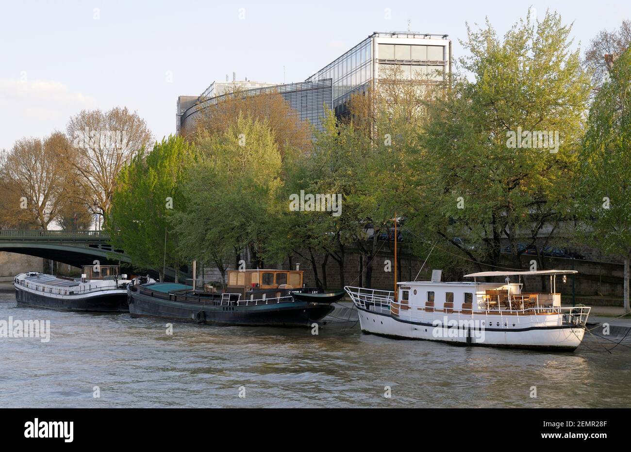 Barges on the seine river hi-res stock photography and images - Alamy