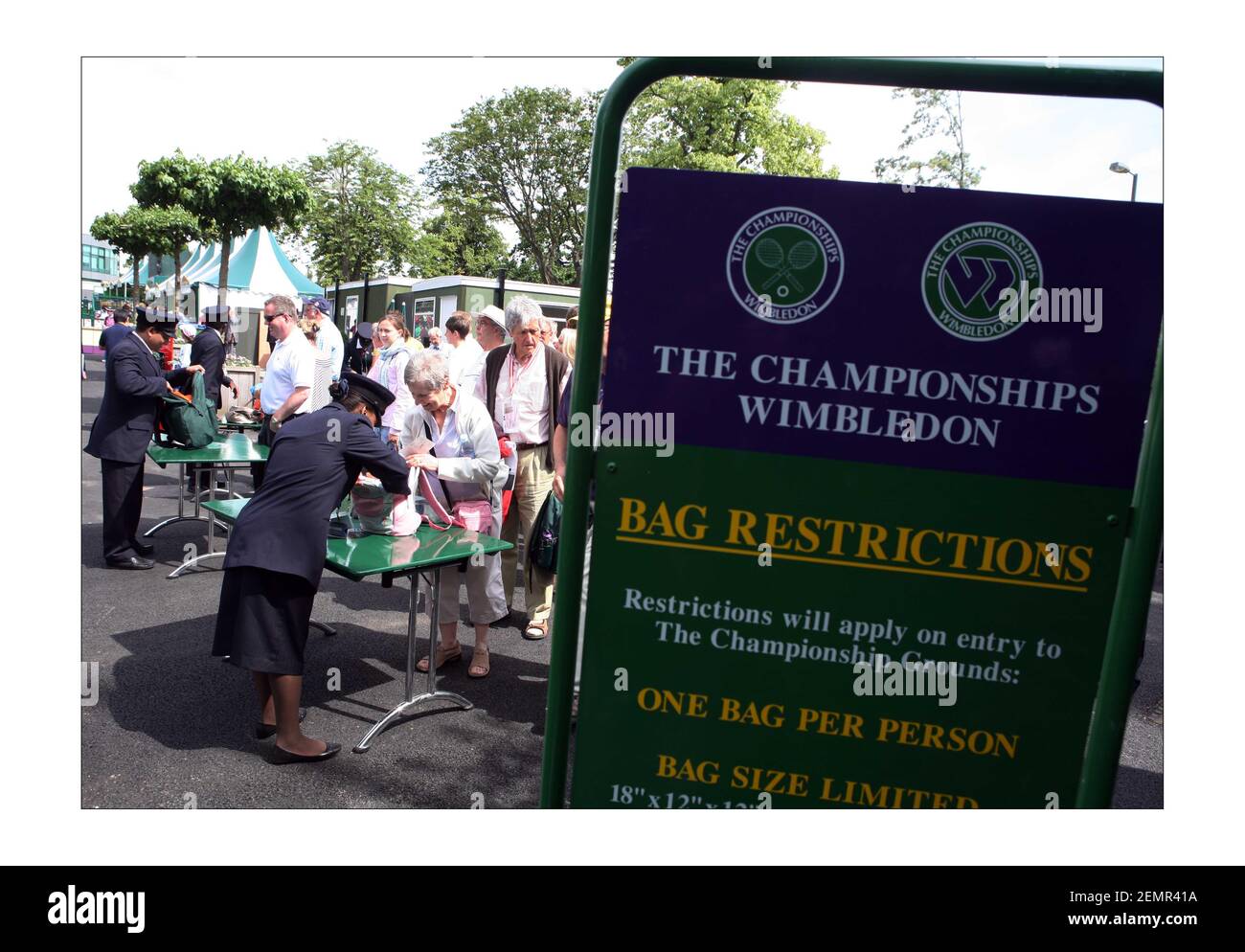Day ONE of Wimbledon @008.... Crouds rush in to enjoy the glorious ...