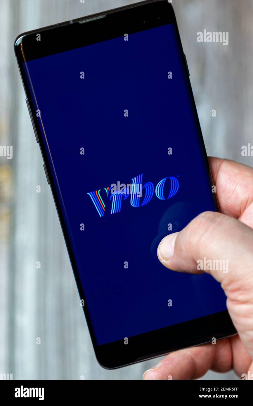 Vrbo screen hi-res stock photography and images - Alamy