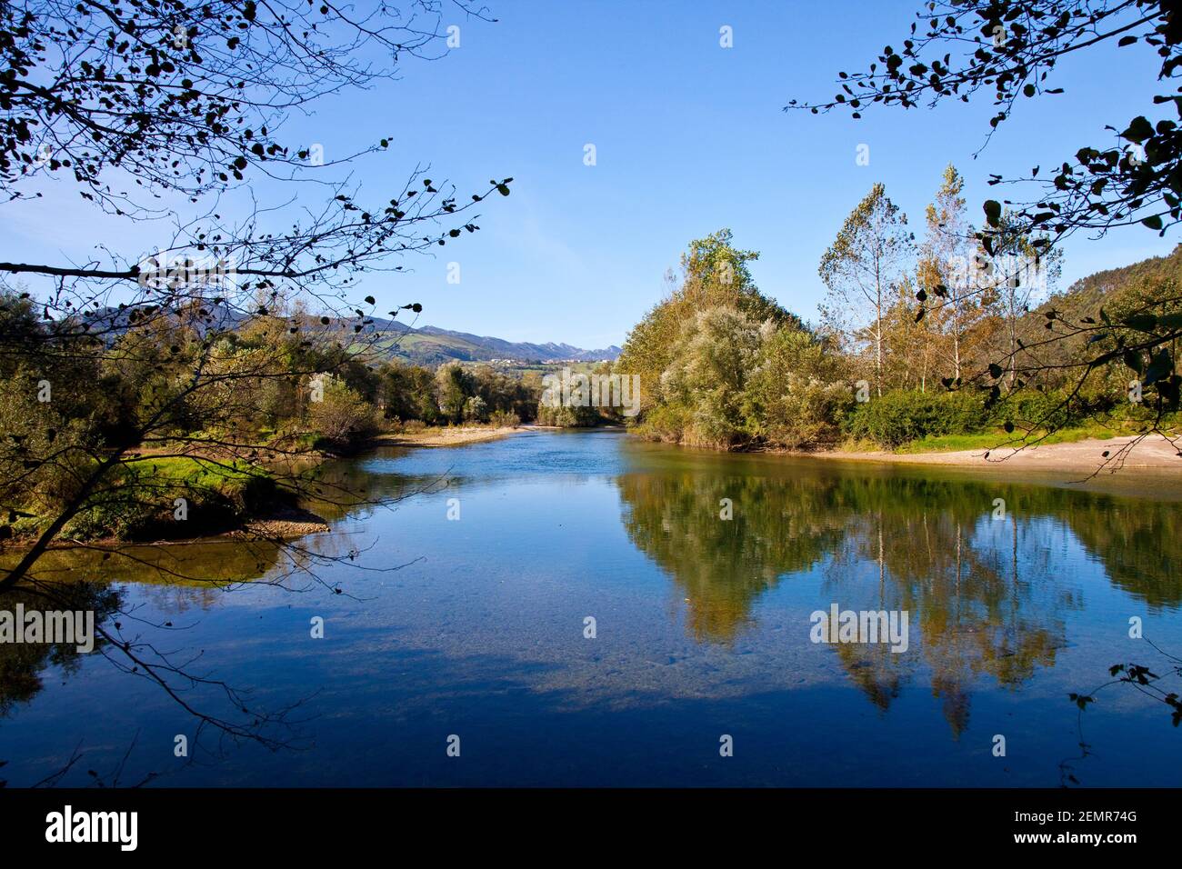 Río Deva, Molleda, Cantabria Stock Photo - Alamy