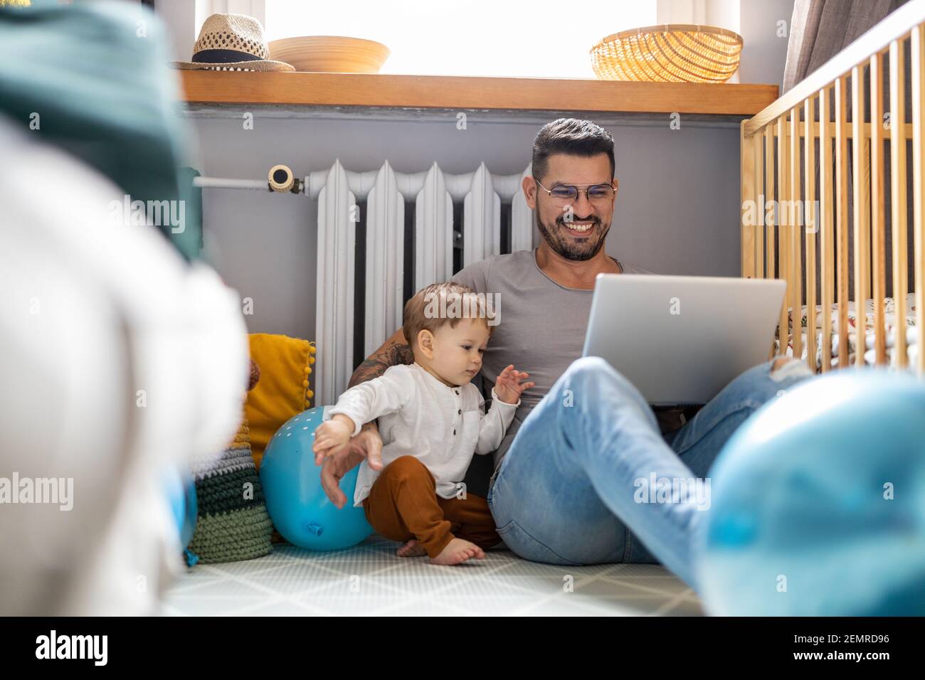Work from home dad hi-res stock photography and images - Alamy