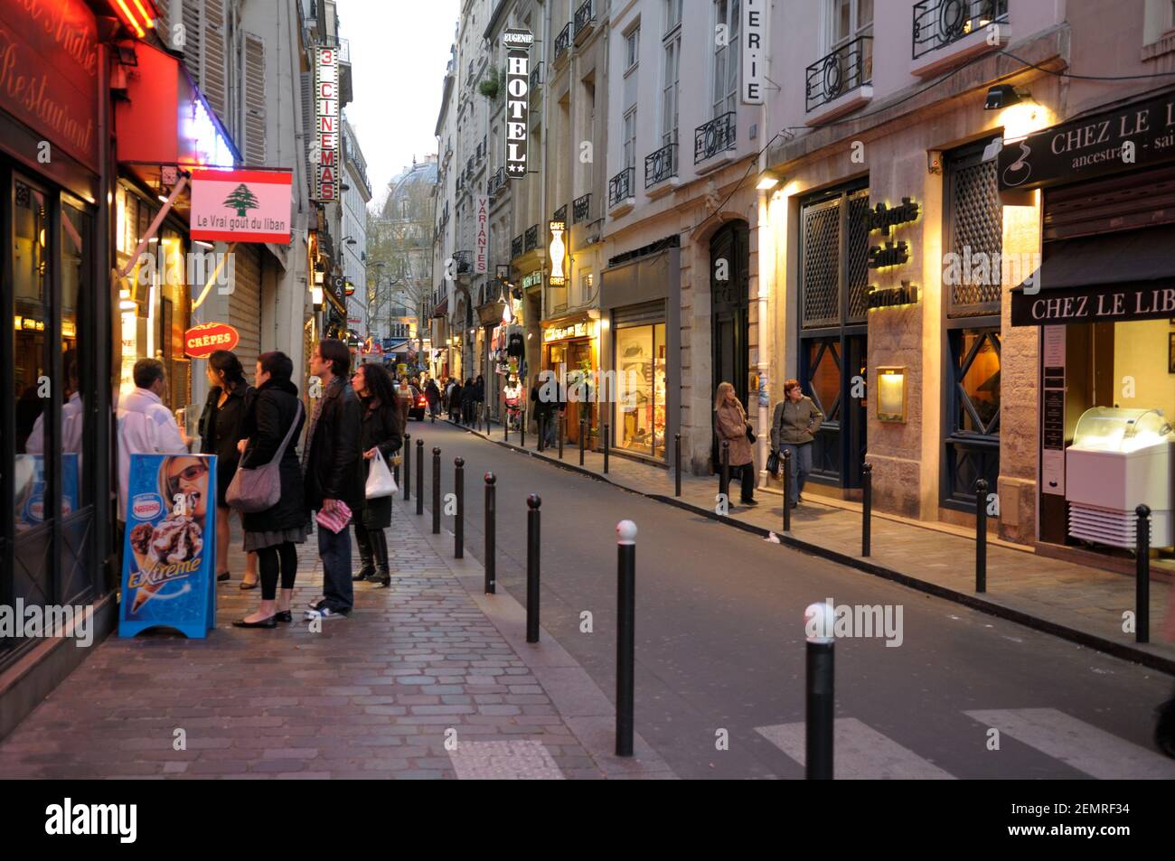 Paris latin quarter night hi-res stock photography and images - Alamy
