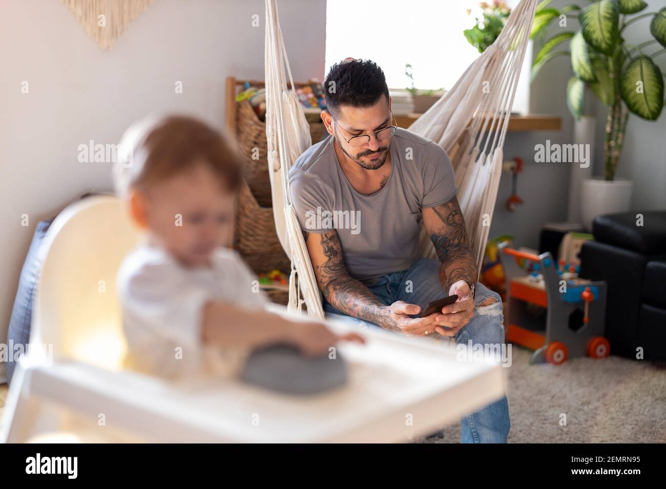 Parent ignoring child hi-res stock photography and images - Alamy
