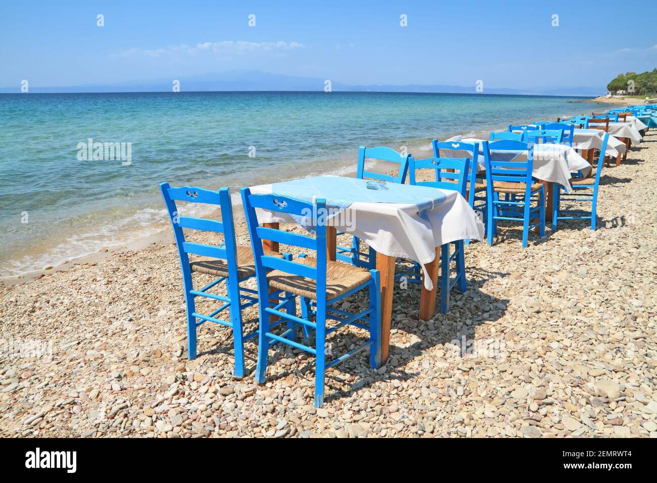 Typical greek tavern - cafe , by the aegean sea Stock Photo - Alamy