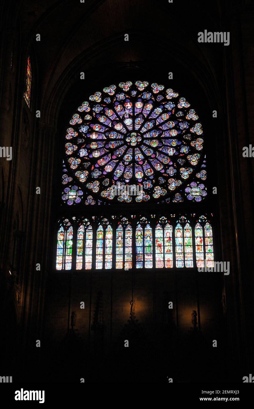 Rose window notre dame hi-res stock photography and images - Alamy