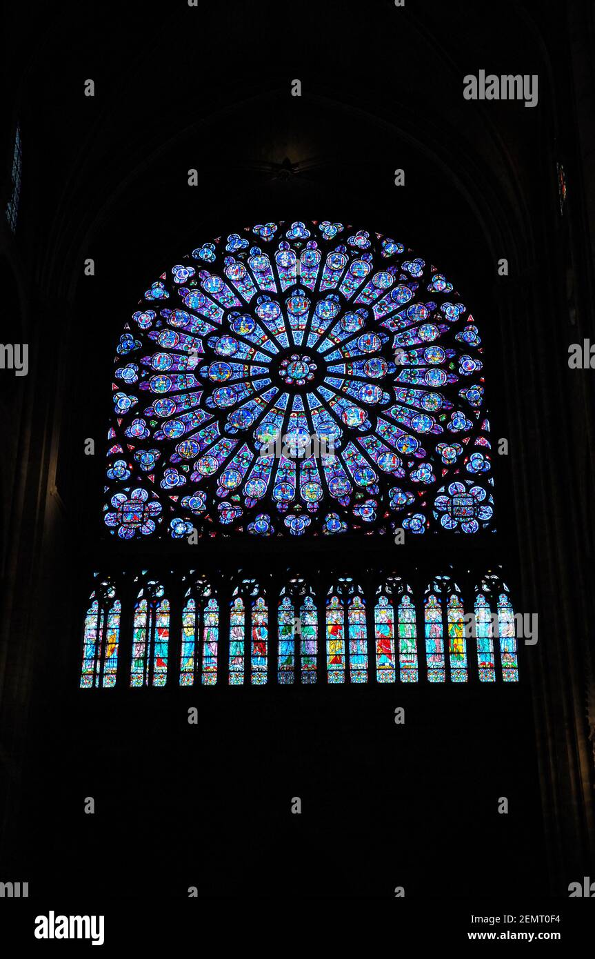 Rose window notre dame hi-res stock photography and images - Alamy
