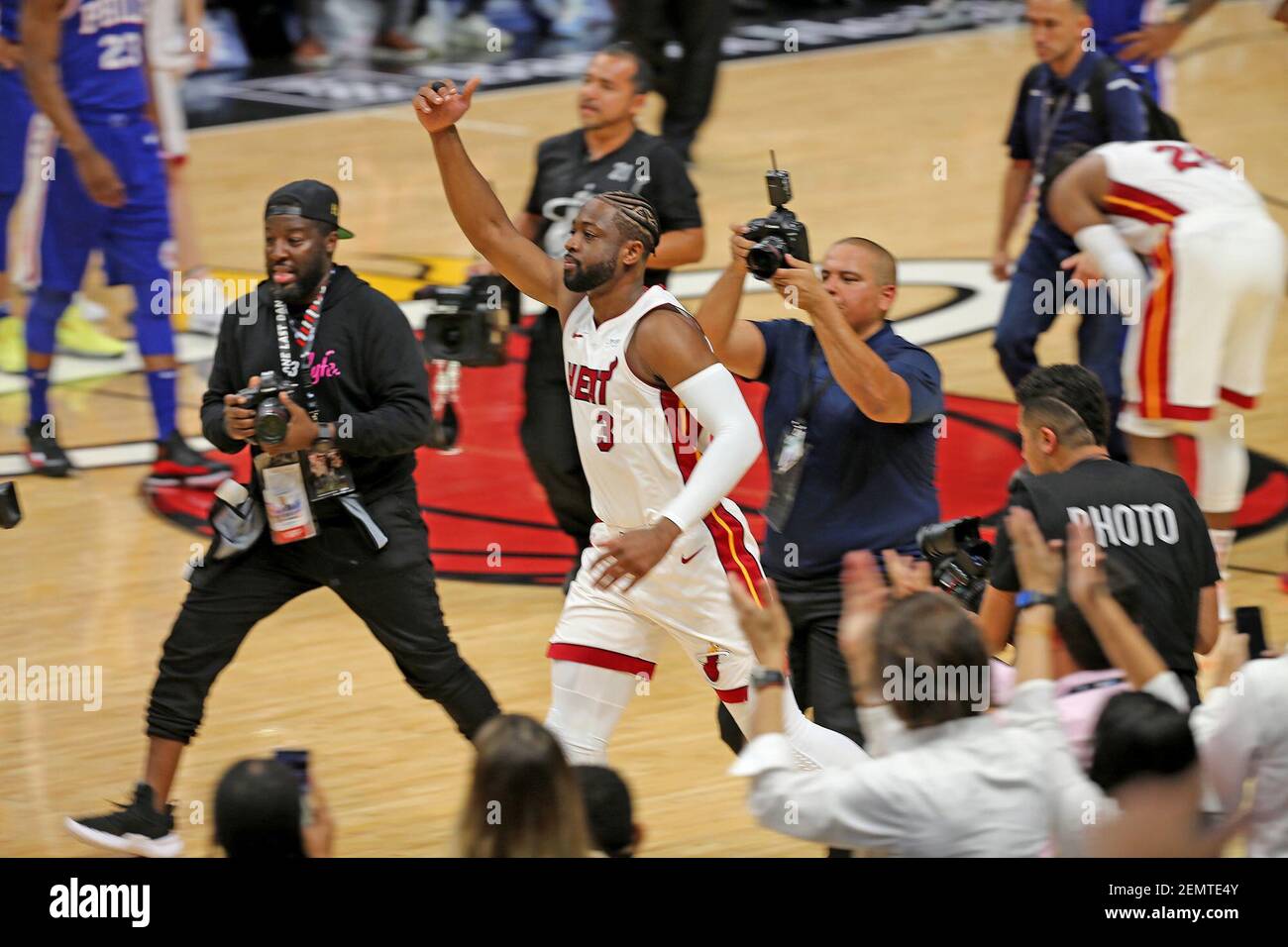The Miami Heat's Dwyane Wade runs around the court waving to fans ...