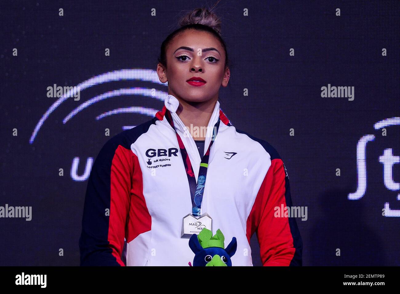 Elissa Downie from Great Britain seen with silver medal during the ...