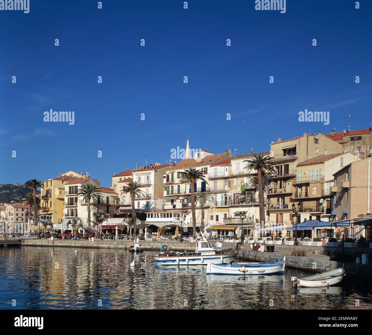 Stone waterfront buildings hi-res stock photography and images - Alamy