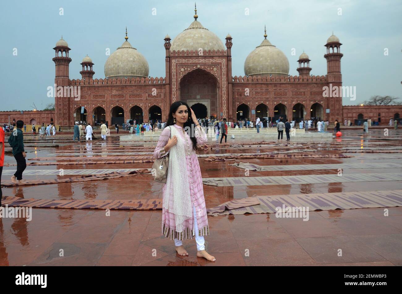 Thousands of Pakistani People arrive to attend the Maghrib prayer ...