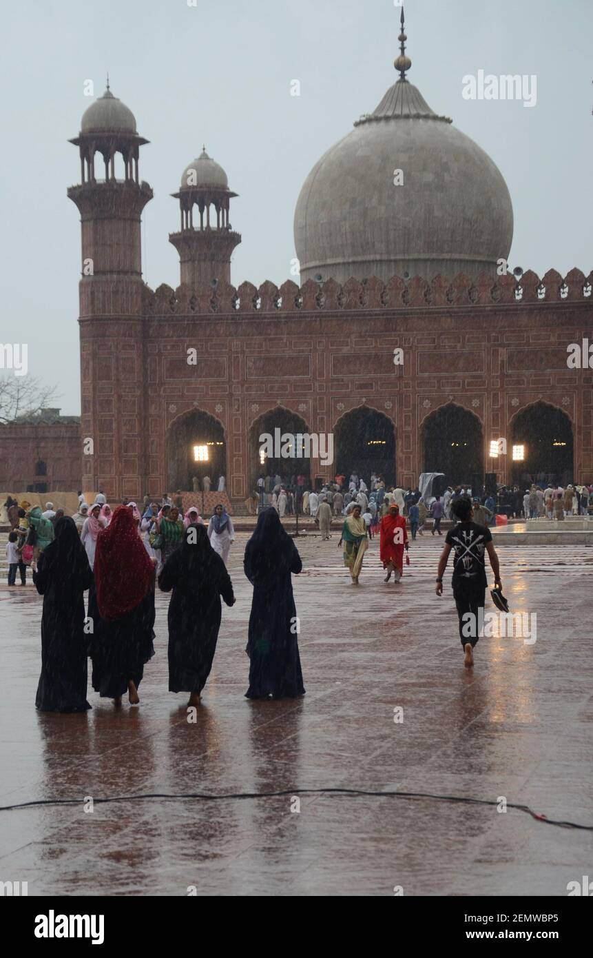 Thousands of Pakistani People arrive to attend the Maghrib prayer ...