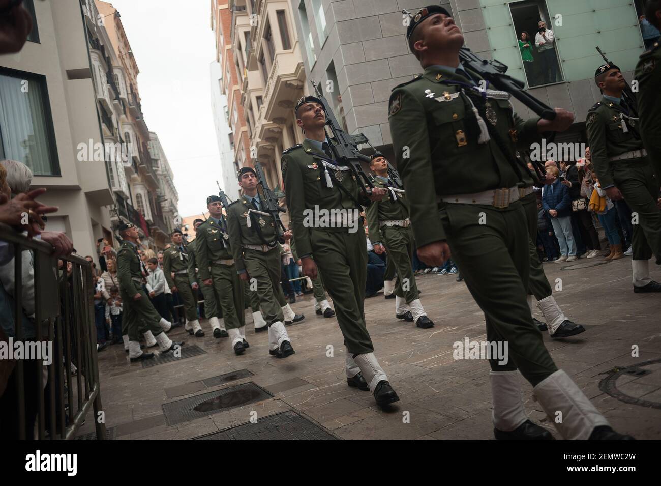 Members of Spanish paratrooper brigade from the Spanish army seen ...