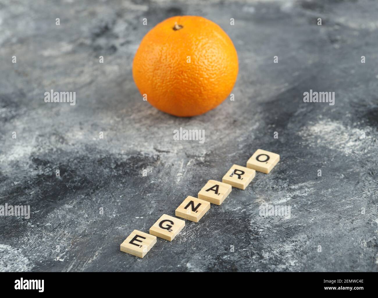 Juicy ripe whole orange hi-res stock photography and images - Alamy